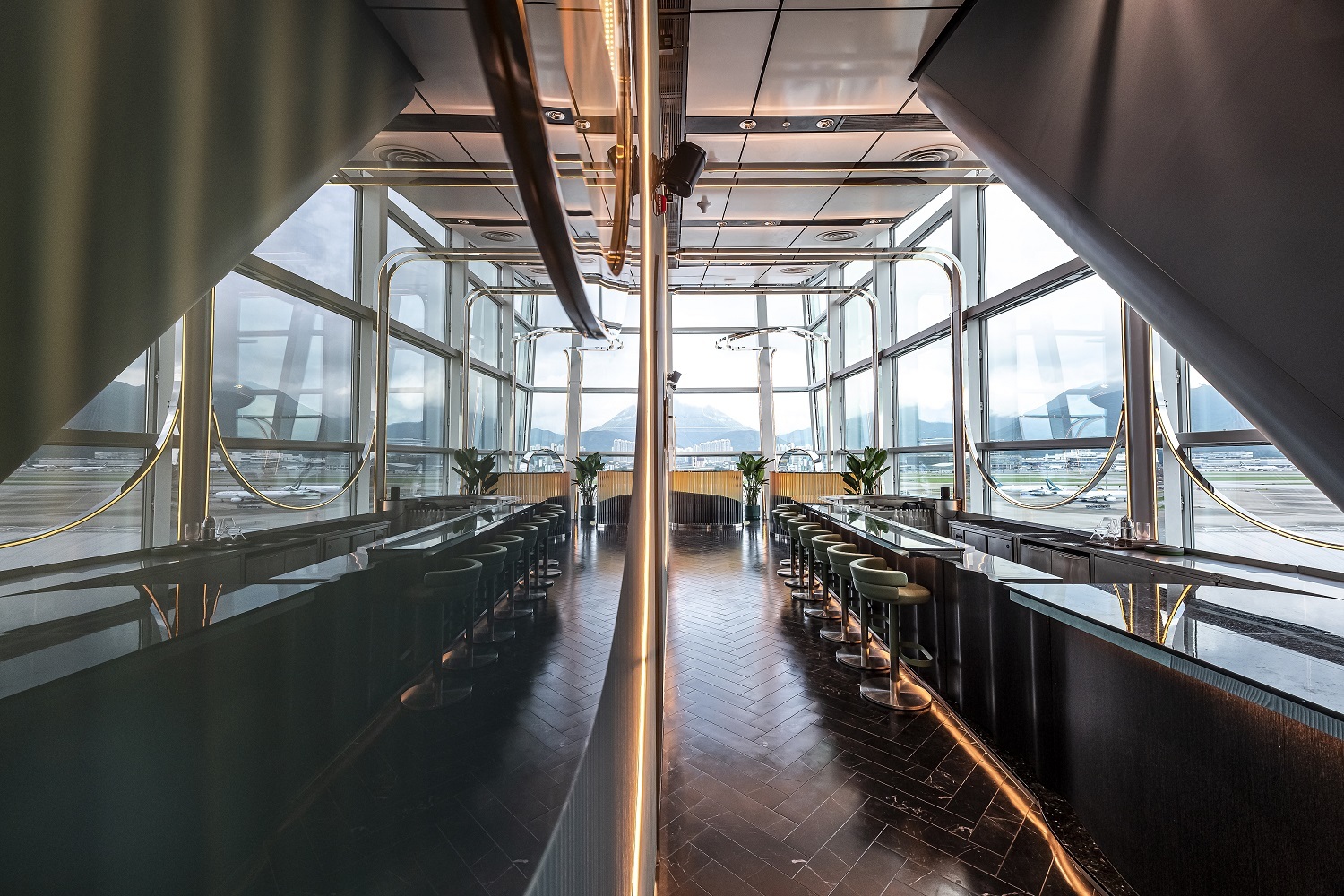 HKIA Cocktail Bar Intervals Unveils Full-Service Menu