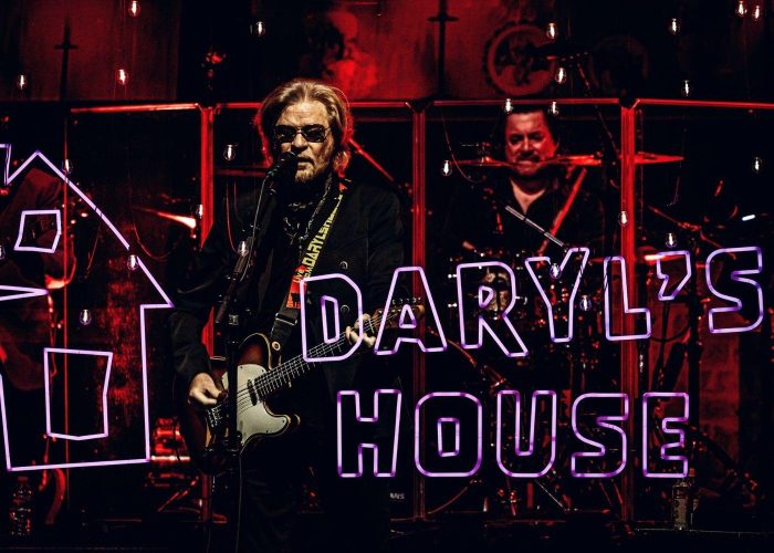 Singer Daryl Hall to Hold a Concert in Manila in November