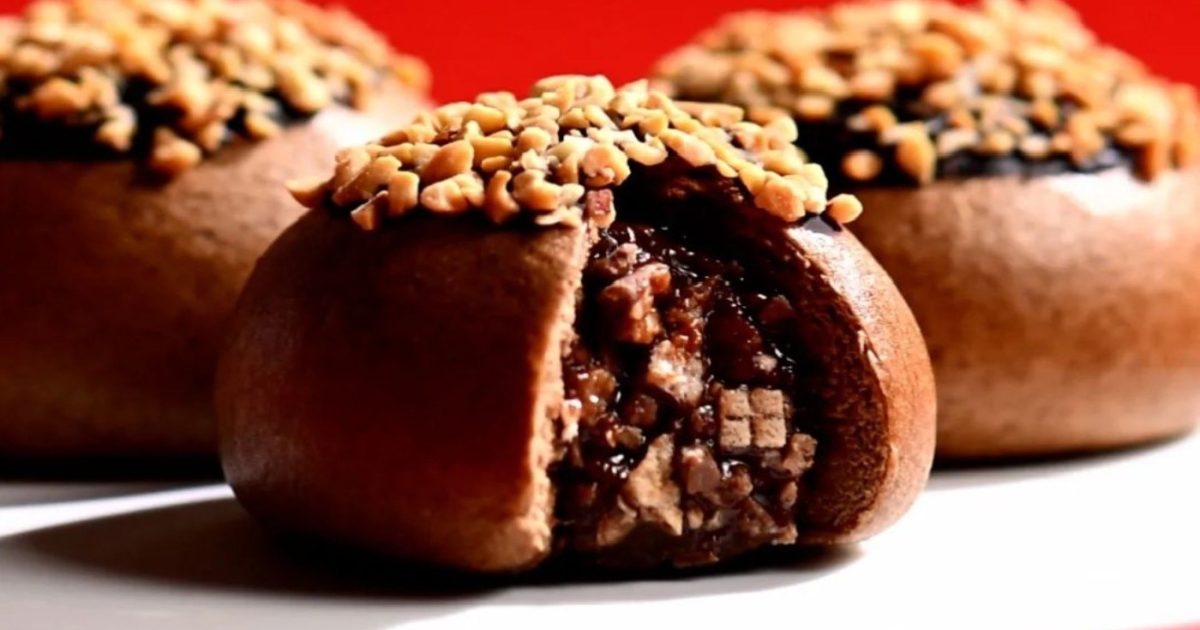 Din Tai Fung SG Launches Chocolate Bun With KitKat Filling